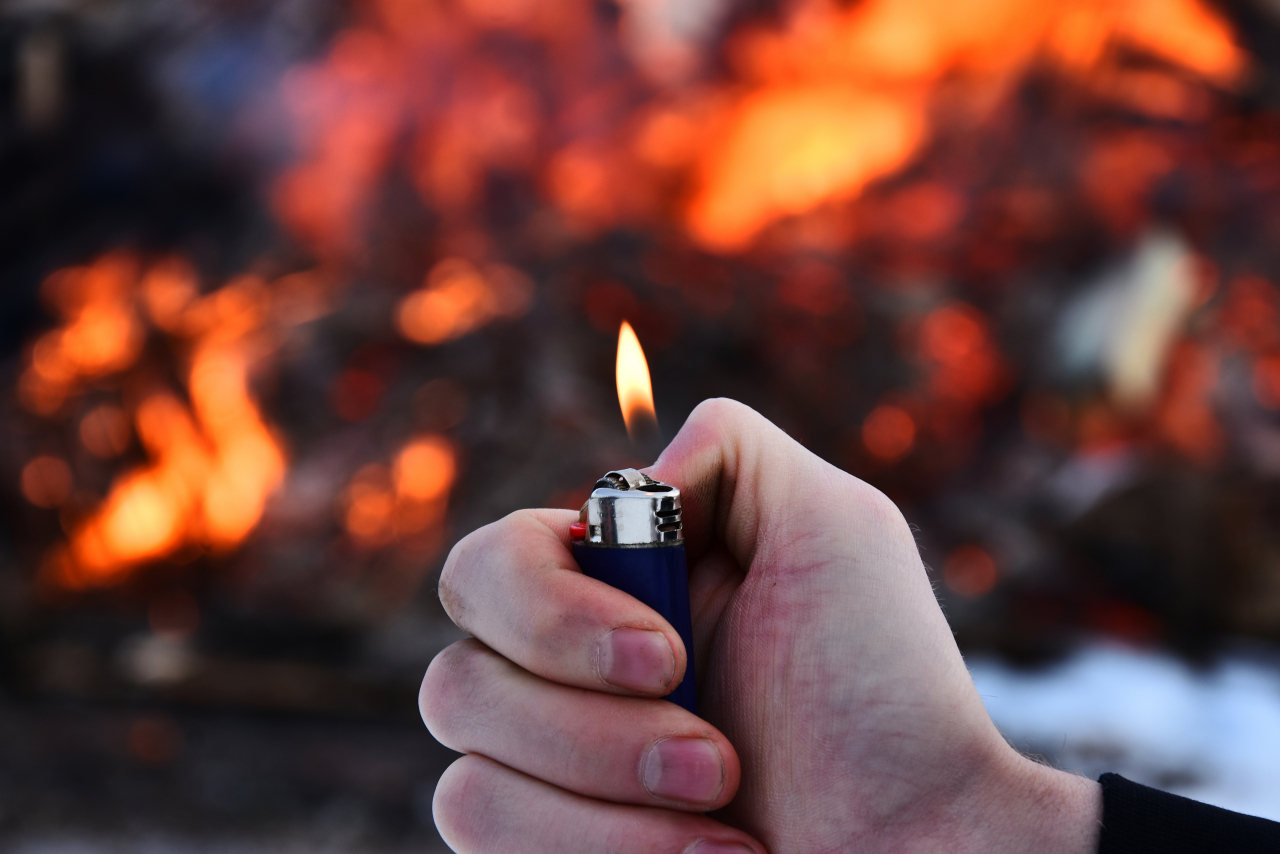 Piromane arrestato mentre appicca incendio in una riserva nel palermitano