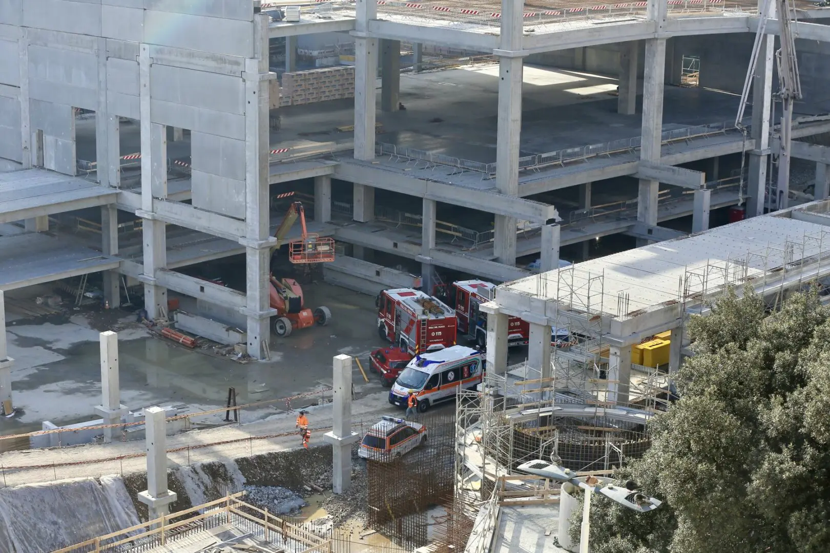 Crollo in cantiere supermercato a Firenze, sale a 4 bilancio vittime ...